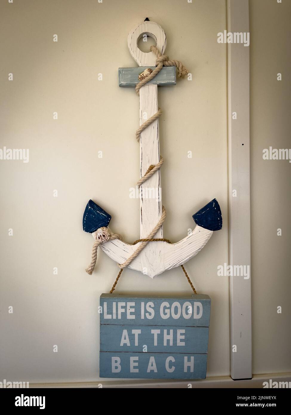 Life is good at the beach sign hi-res stock photography and images - Alamy