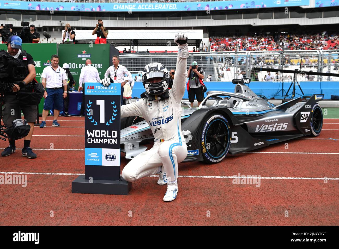 Stoffel vandoorne celebrates hi-res stock photography and images - Alamy