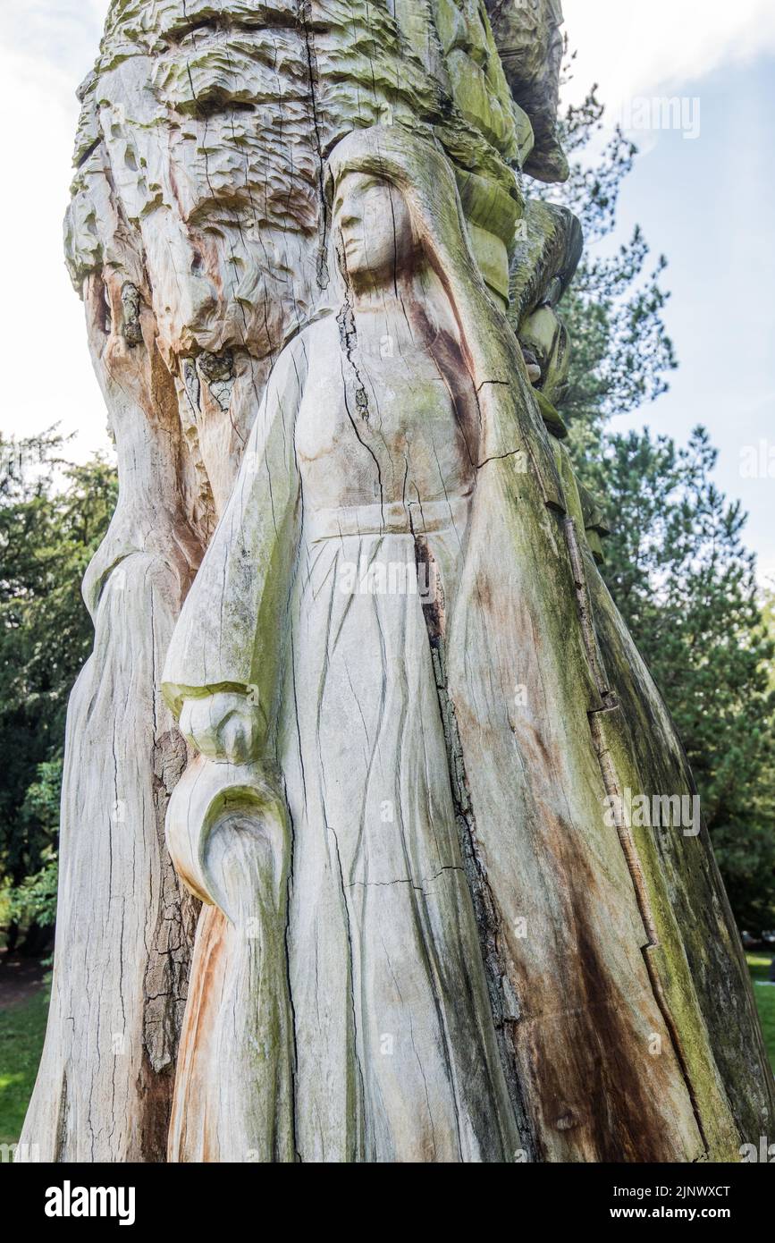 Wood carvings in tree trunks in the Pavilion Gardens in Buxton ...