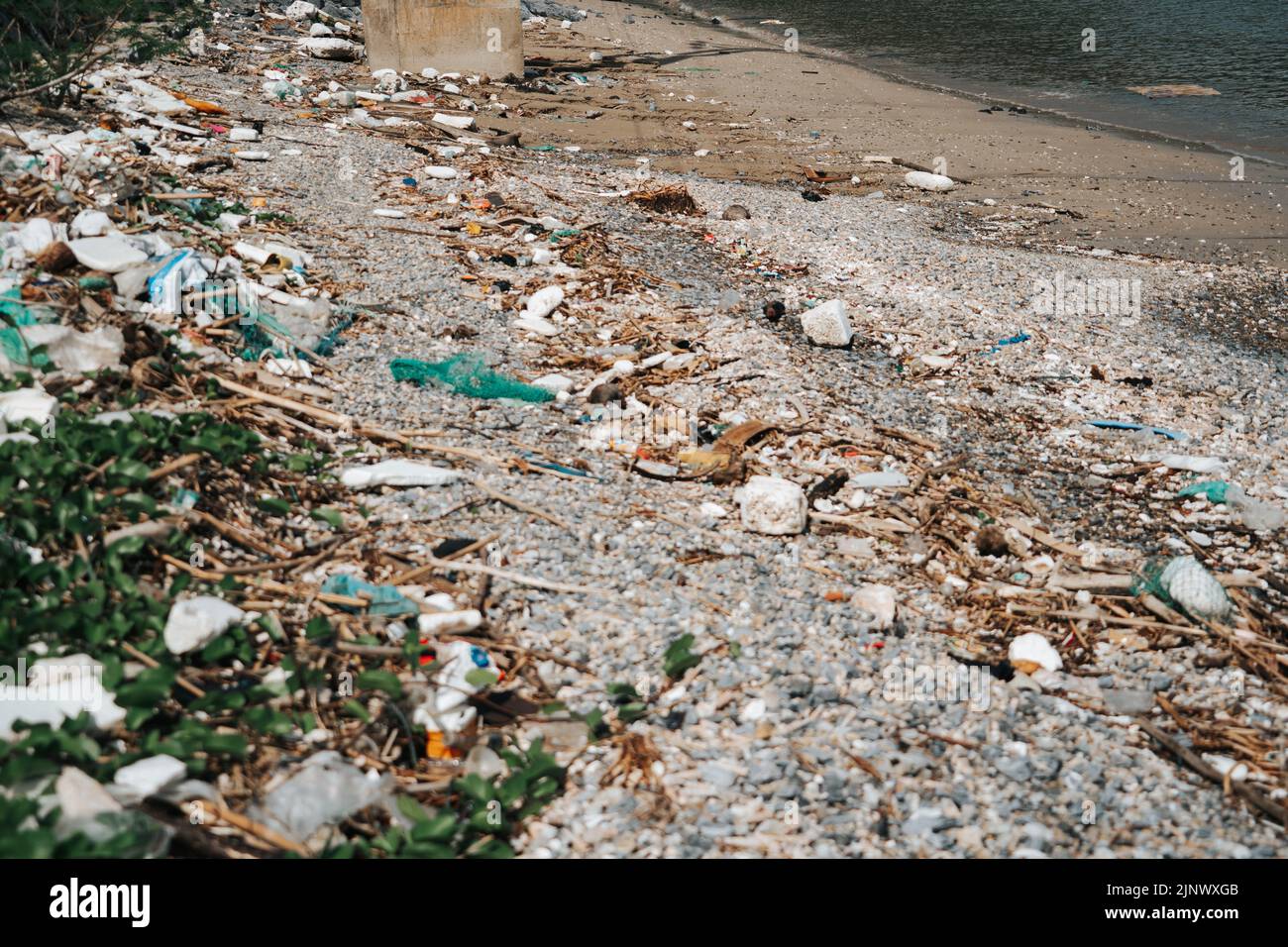 Pollution at the beach Stock Photo - Alamy