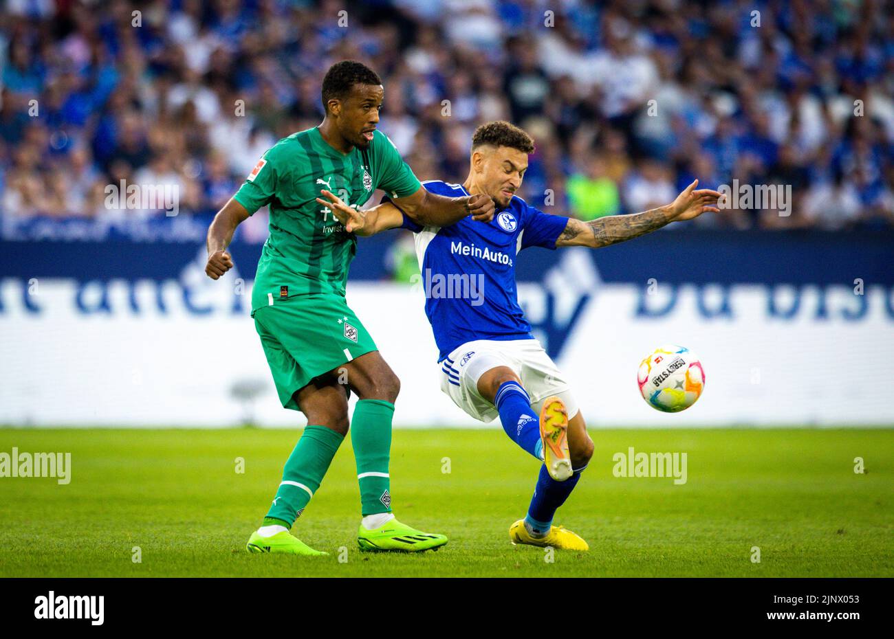Jordan Larsson (S04), Alassane Plea (BMG) FC Schalke 04 - Borussia ...