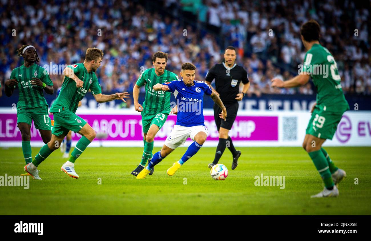 Jordan Larsson (S04), Christoph Kramer (BMG), Jonas Hofmann (BMG), Joe ...
