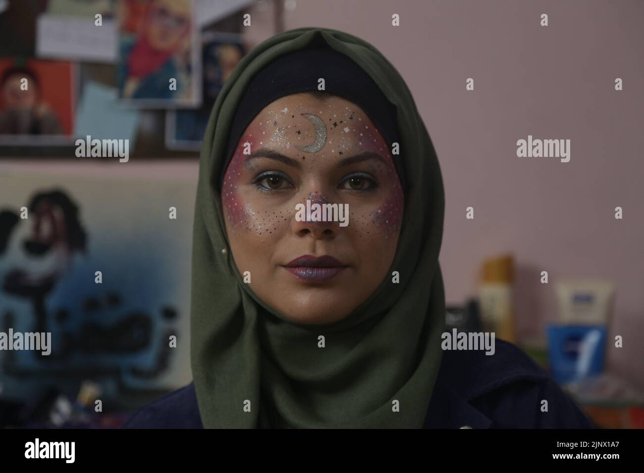 A girl from Gaza is creative in drawing on her face Stock Photo - Alamy