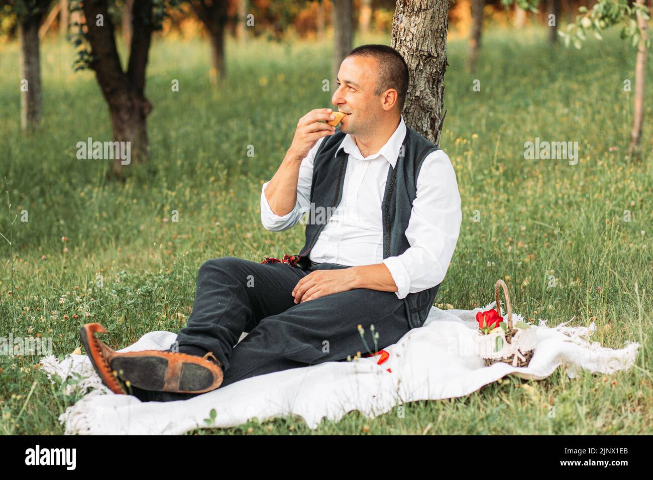 Man eating tree hi-res stock photography and images - Alamy