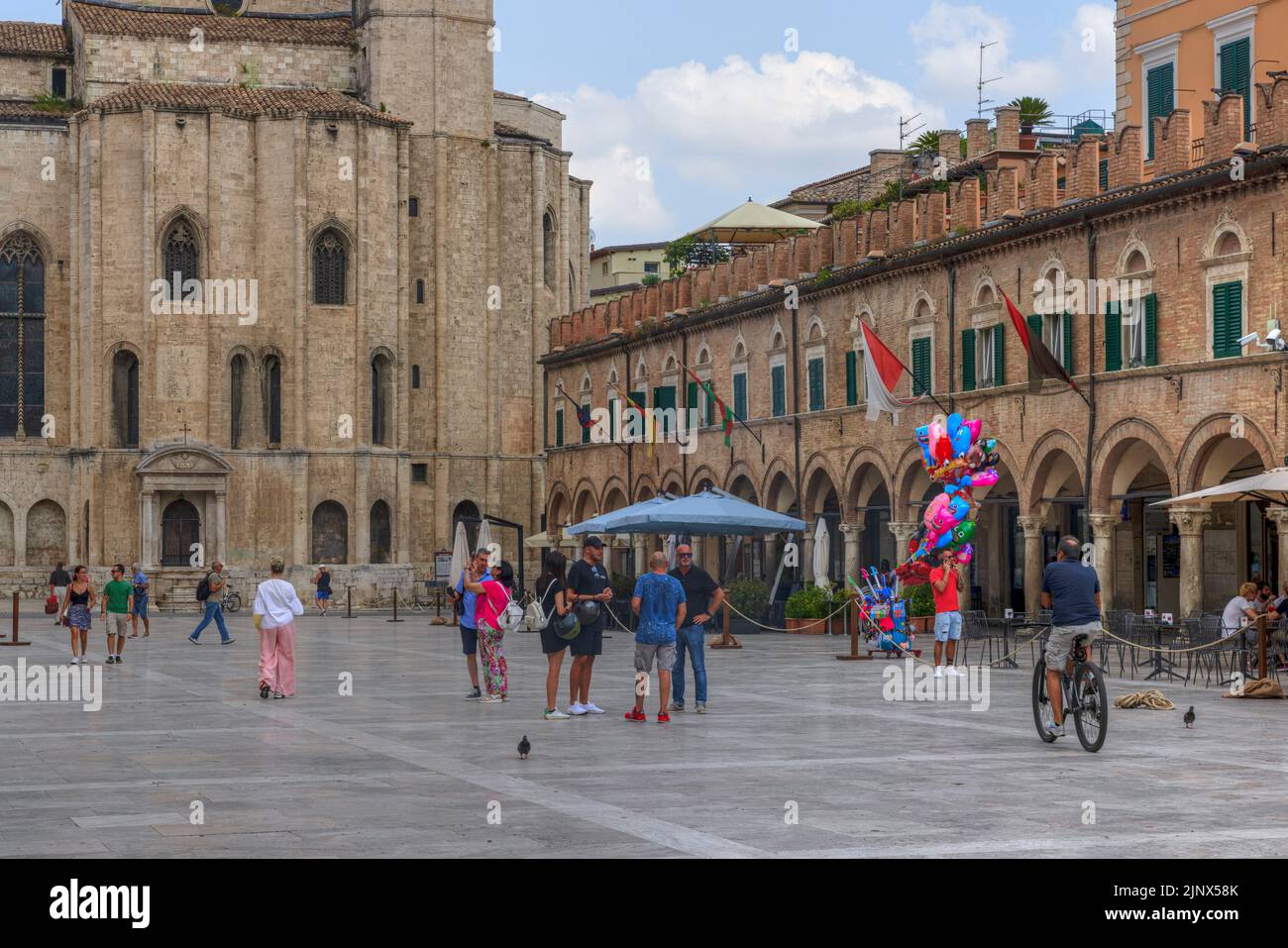 Ascoli piceno piazza del popolo hi-res stock photography and images - Alamy