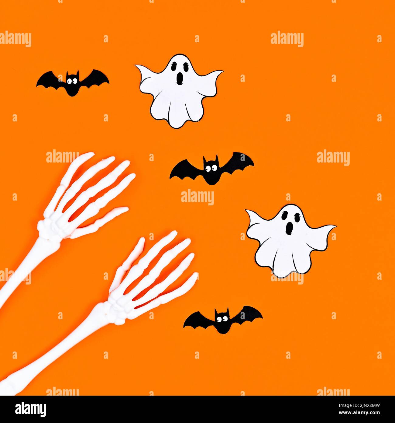Skeleton hands hi-res stock photography and images - Alamy