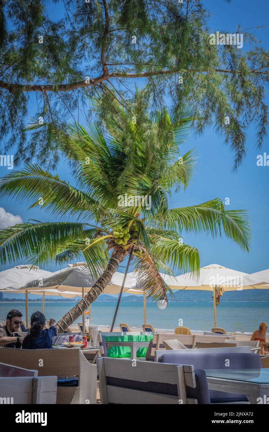 Pattaya beach restaurant hi-res stock photography and images - Alamy