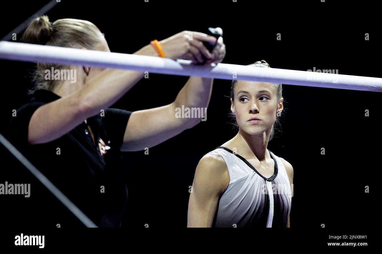MUNICH - Naomi Visser (with coach José van Veen) is preparing for the ...