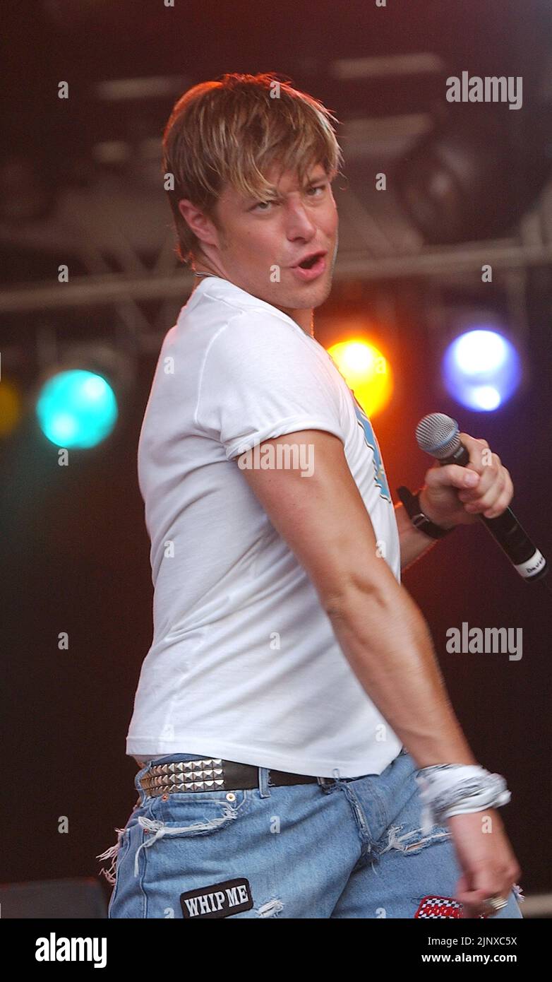 DUNCAN JAMES, BLUE, PARTY ON THE PITCH, BOURNEMOUTH 1-08-04 PIC MIKE ...