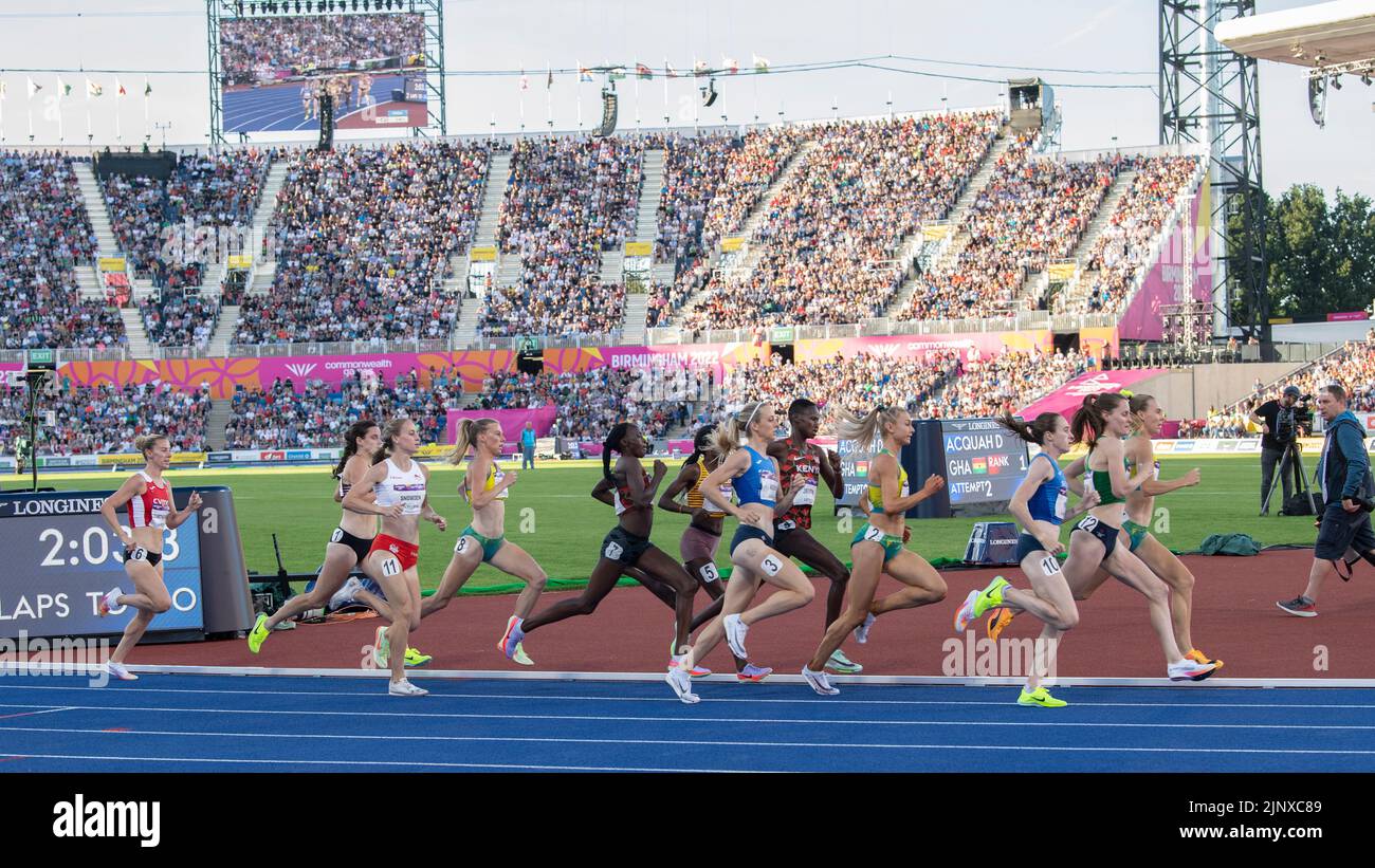 Jessica Hull of Australia competing in the women’s 1500m final at the ...