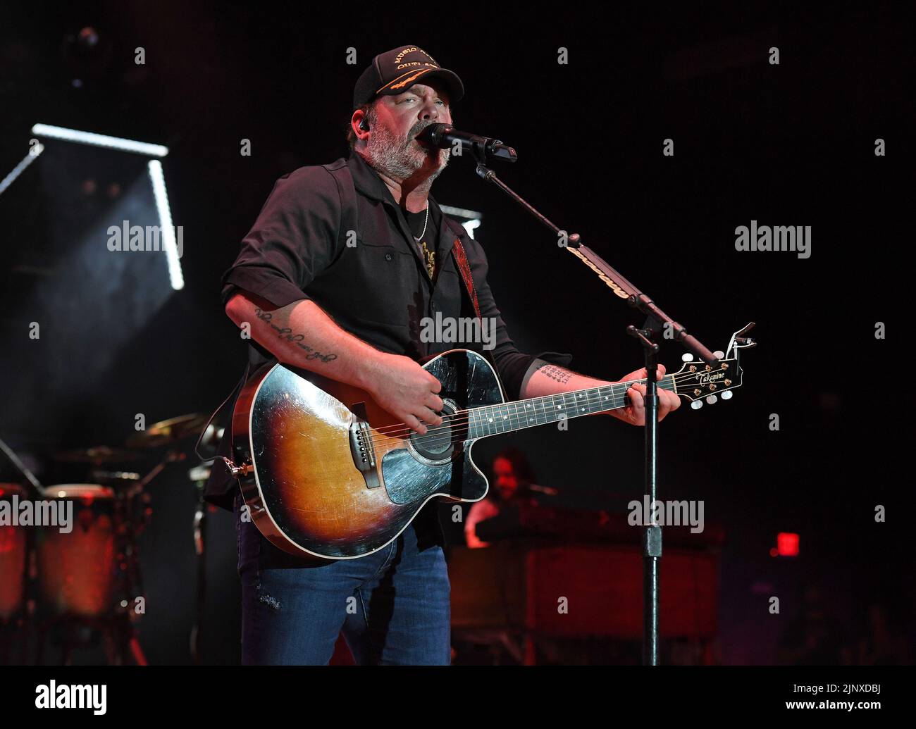 Lee brice 2022 hi-res stock photography and images - Alamy