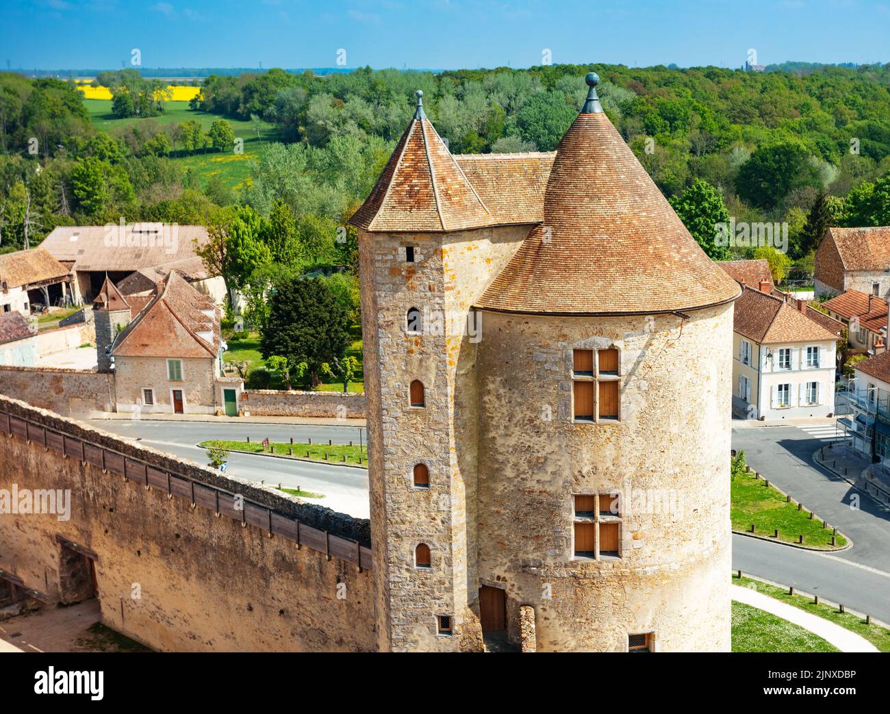 Exterior walls of restored castle hi-res stock photography and images ...