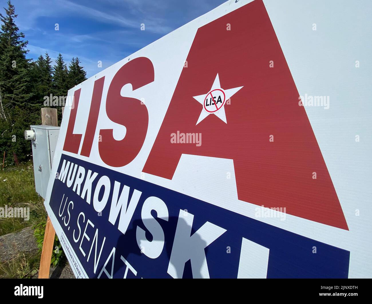 Girdwood, Alaska, USA. 29th July, 2022. A sign promoting U.S. Sen. Lisa ...