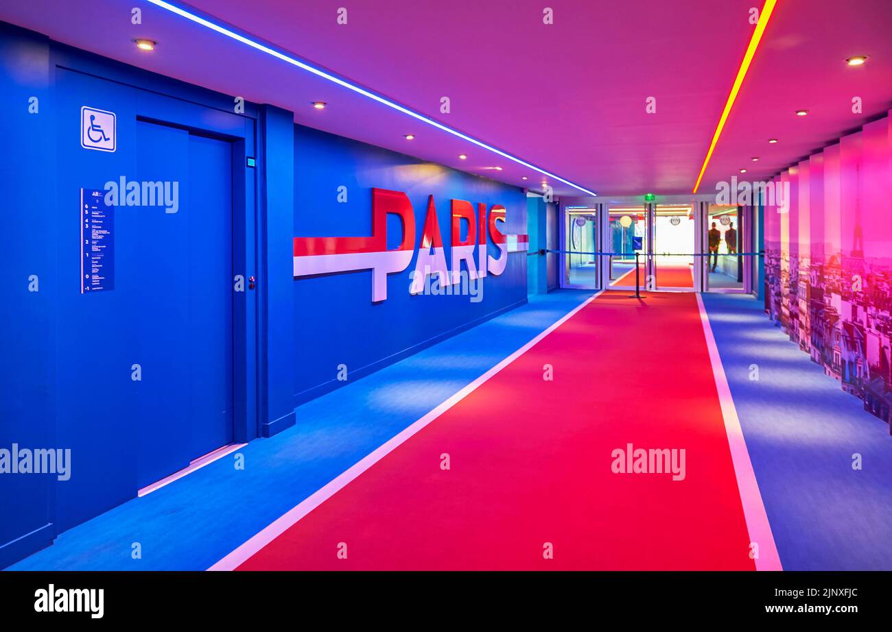 Players' tunnel at Parc des Princes - the official arena of FC PSG ...