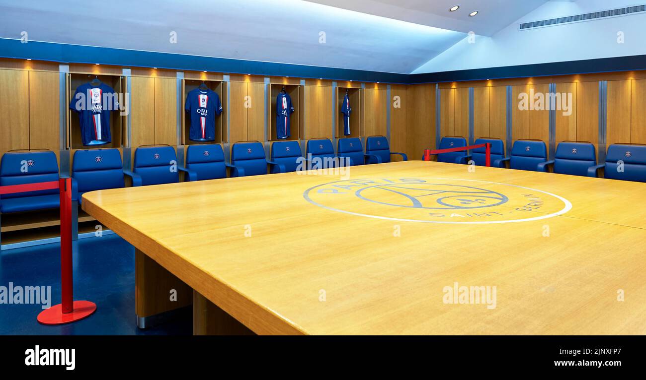 Home changing room at Parc des Princes, Paris Stock Photo - Alamy