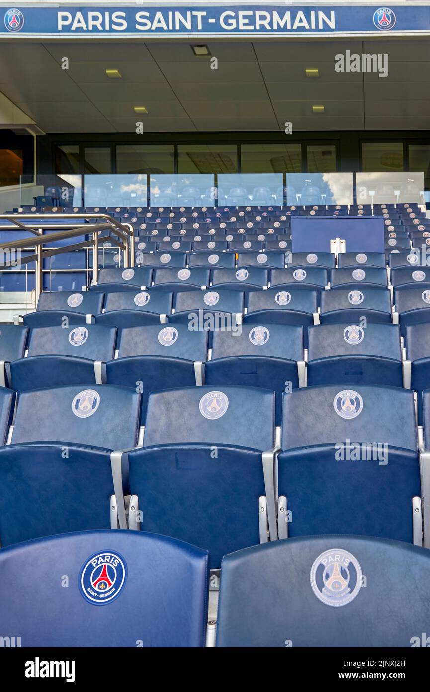 Tribune tower design hi-res stock photography and images - Alamy