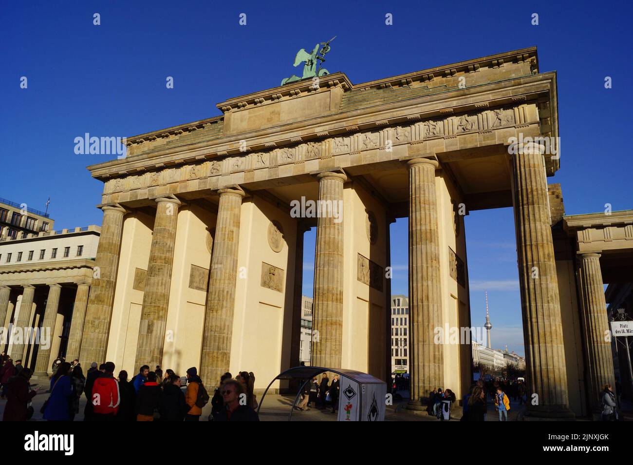 Berlin, Germany: people gathered under the Brandenburger Tor ...