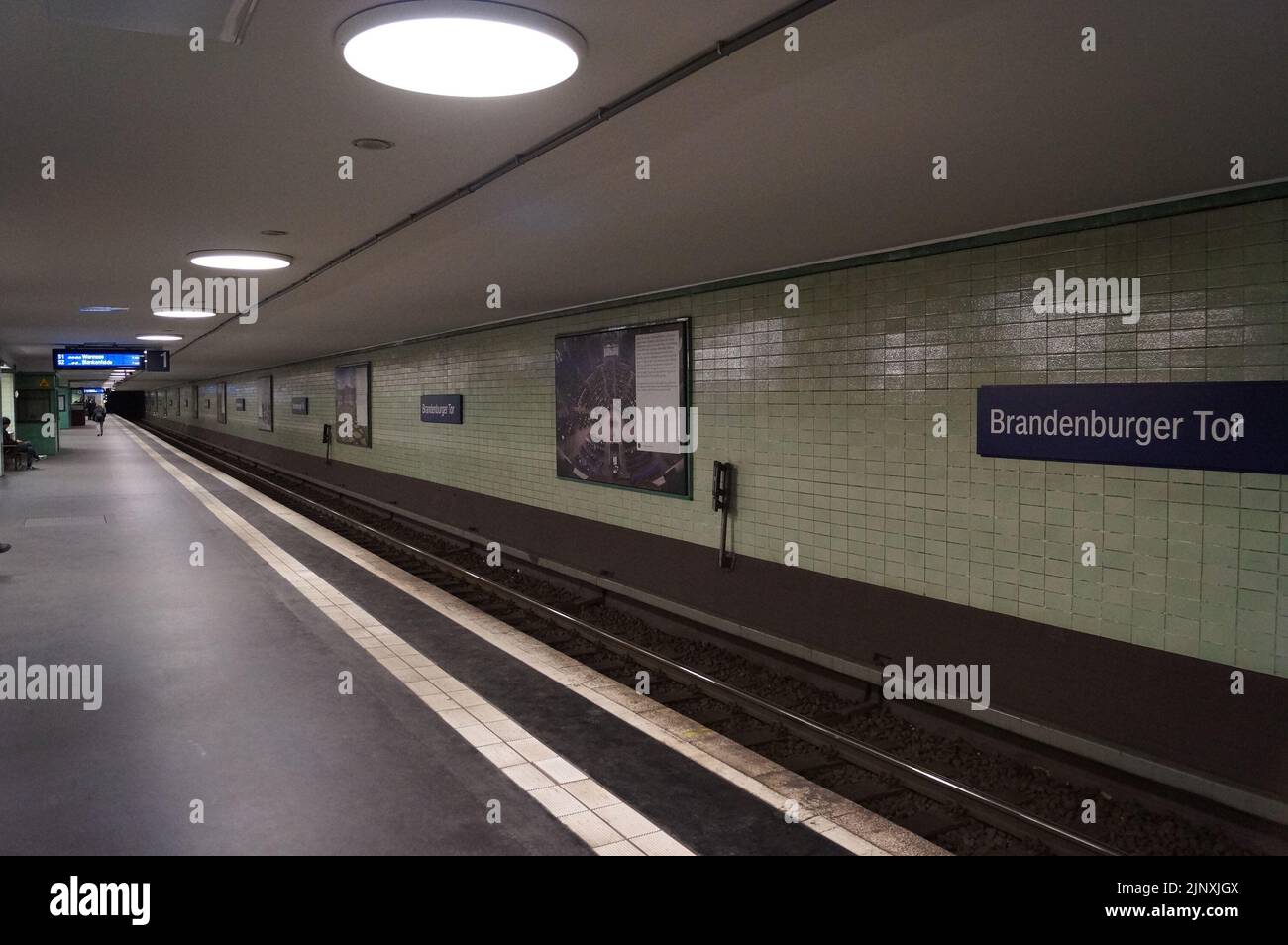 Berlin, Germany: a view of the empty platform at Brandenburgen Tor ...