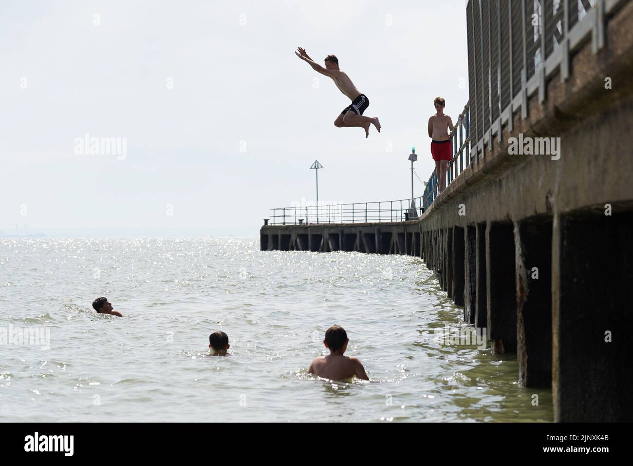 Diving off pier hi-res stock photography and images - Alamy
