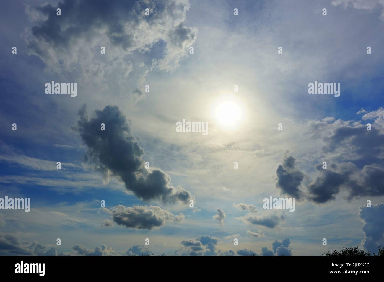 Hot summer sun hi-res stock photography and images - Alamy
