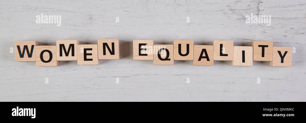 Women building blocks hi-res stock photography and images - Alamy