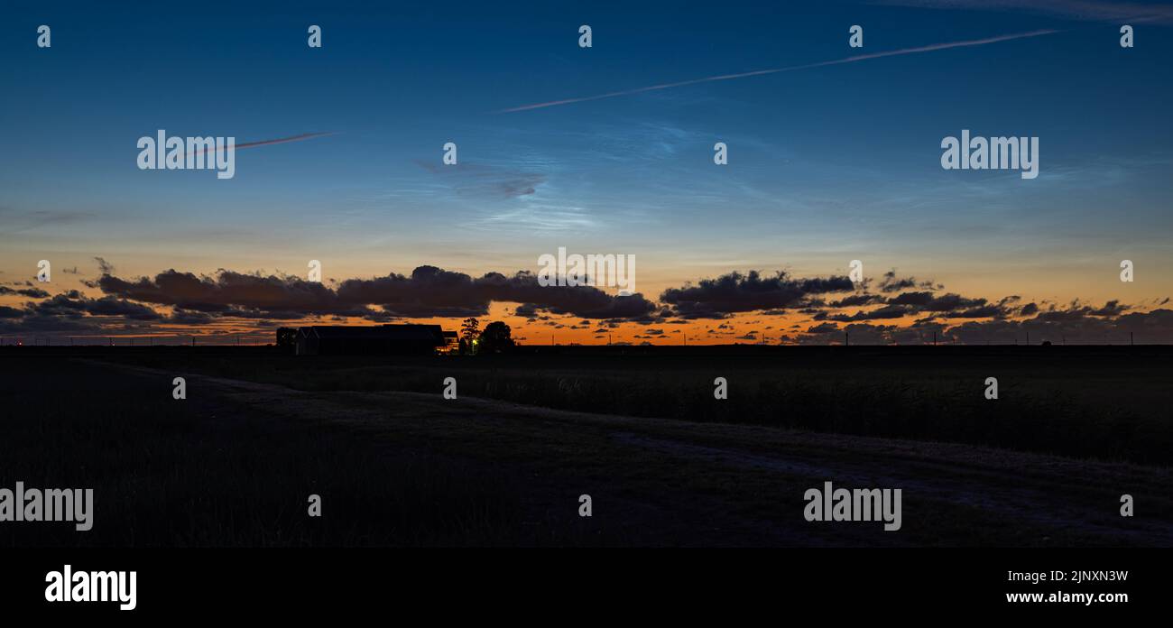 Blue sky ragged cloud hi-res stock photography and images - Alamy