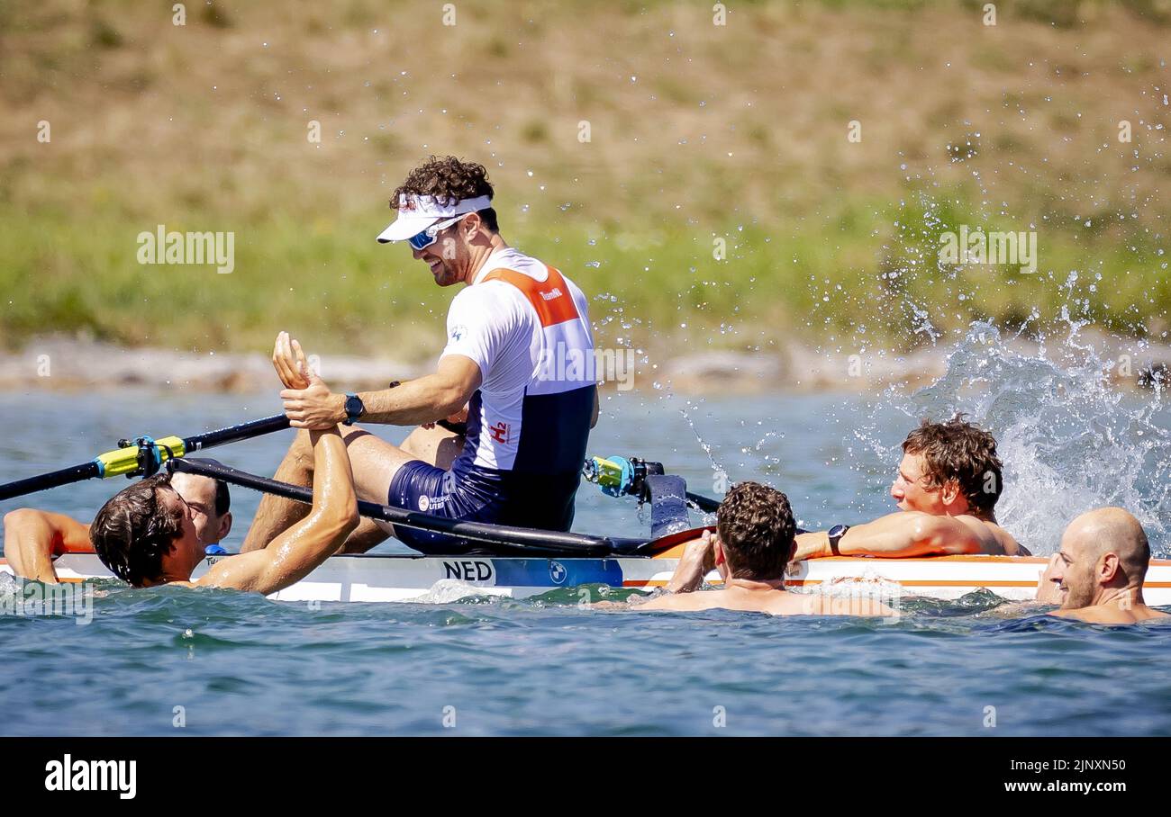MUNCHEN - Melvin Twellaar celebrates his win with the other Dutch ...