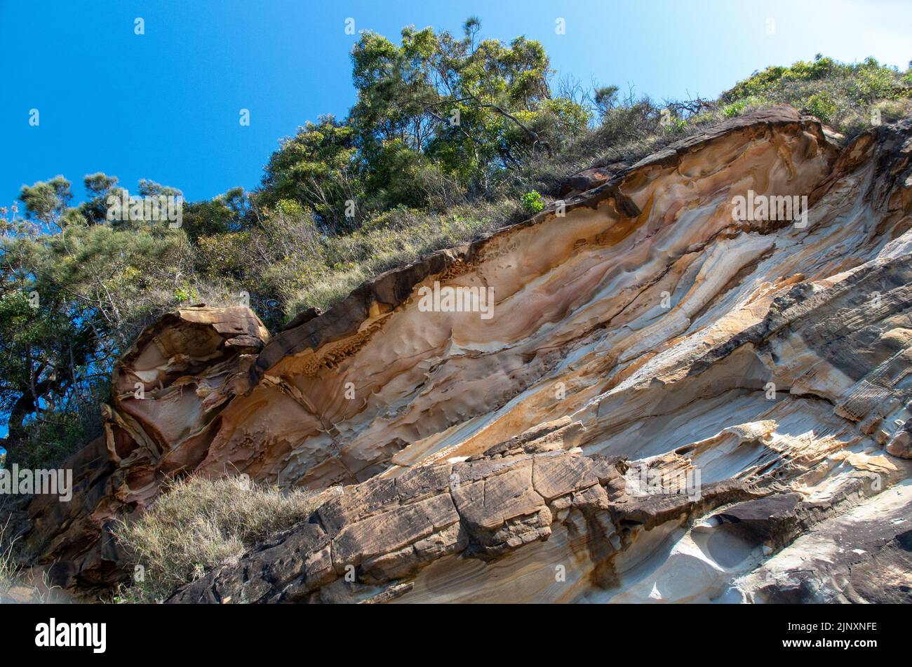Rock overhang and beach hi-res stock photography and images - Alamy
