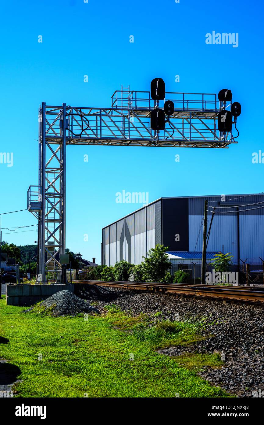 Port Deposit, MD, USA – August 13, 2022: An overhead railroad signal ...