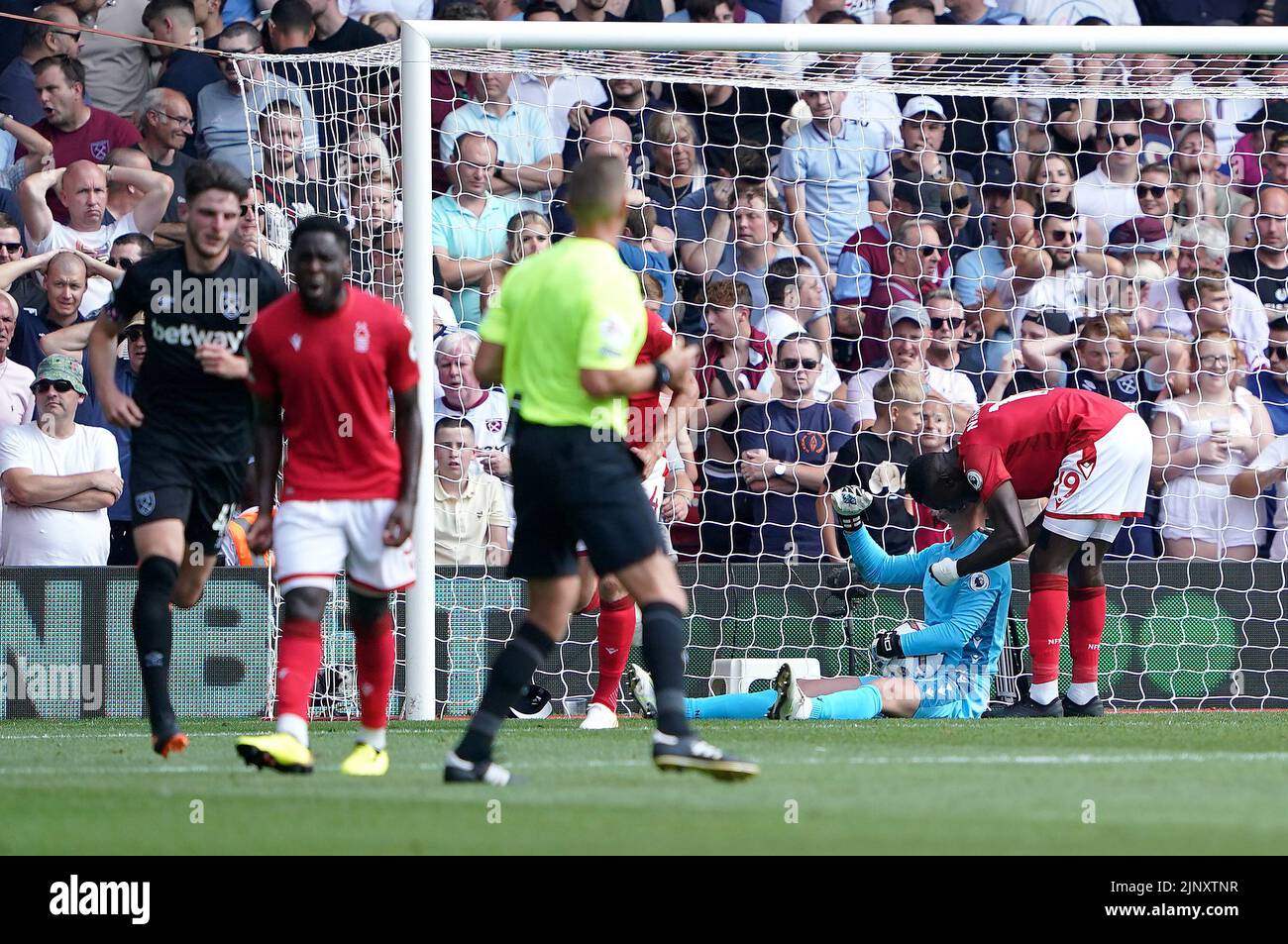 Nottingham Forest goalkeeper Dean Henderson (second right) celebrates ...