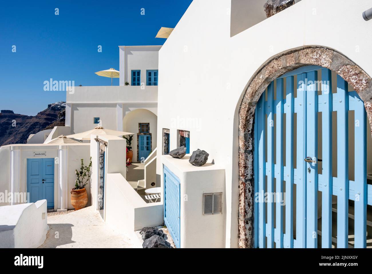 Greek whitewashed houses hi-res stock photography and images - Alamy