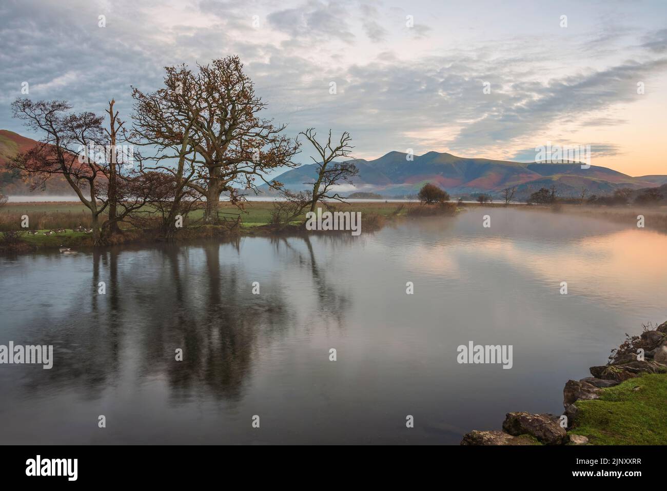 Panorama blencathra dawn skiddaw hi-res stock photography and images ...