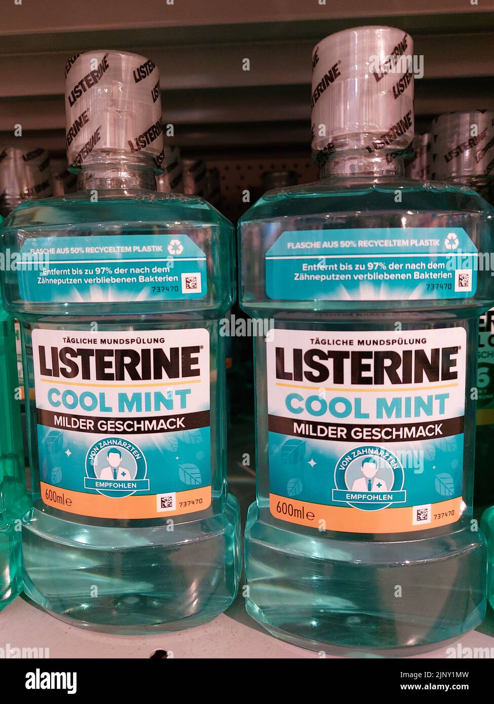 Mouthwash advertisement hi-res stock photography and images - Alamy