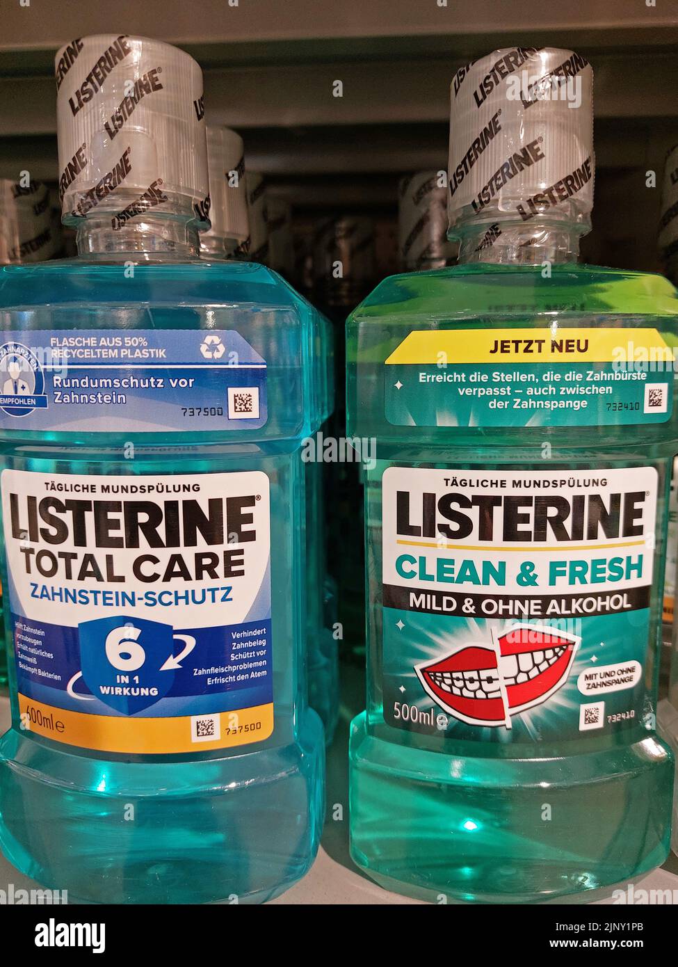Listerine mouthwash bottles in a supermarket Stock Photo - Alamy