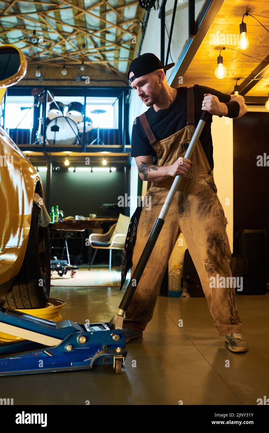 Lift and carry hi-res stock photography and images - Alamy