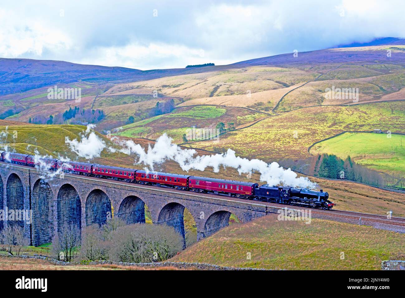 8f Steam Locomotive no 48151 at Dent Head Viaduct, Settle to Carlisle ...