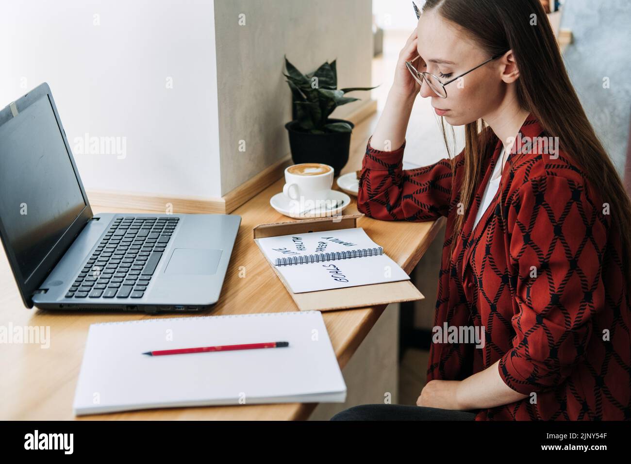 Main life goals, How to Set and Achieve Life Goals. Young woman girl ...