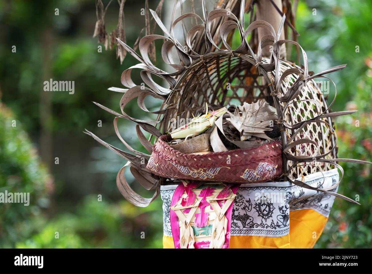Canang Sari is one of the daily offerings made by Balinese Hindus to ...