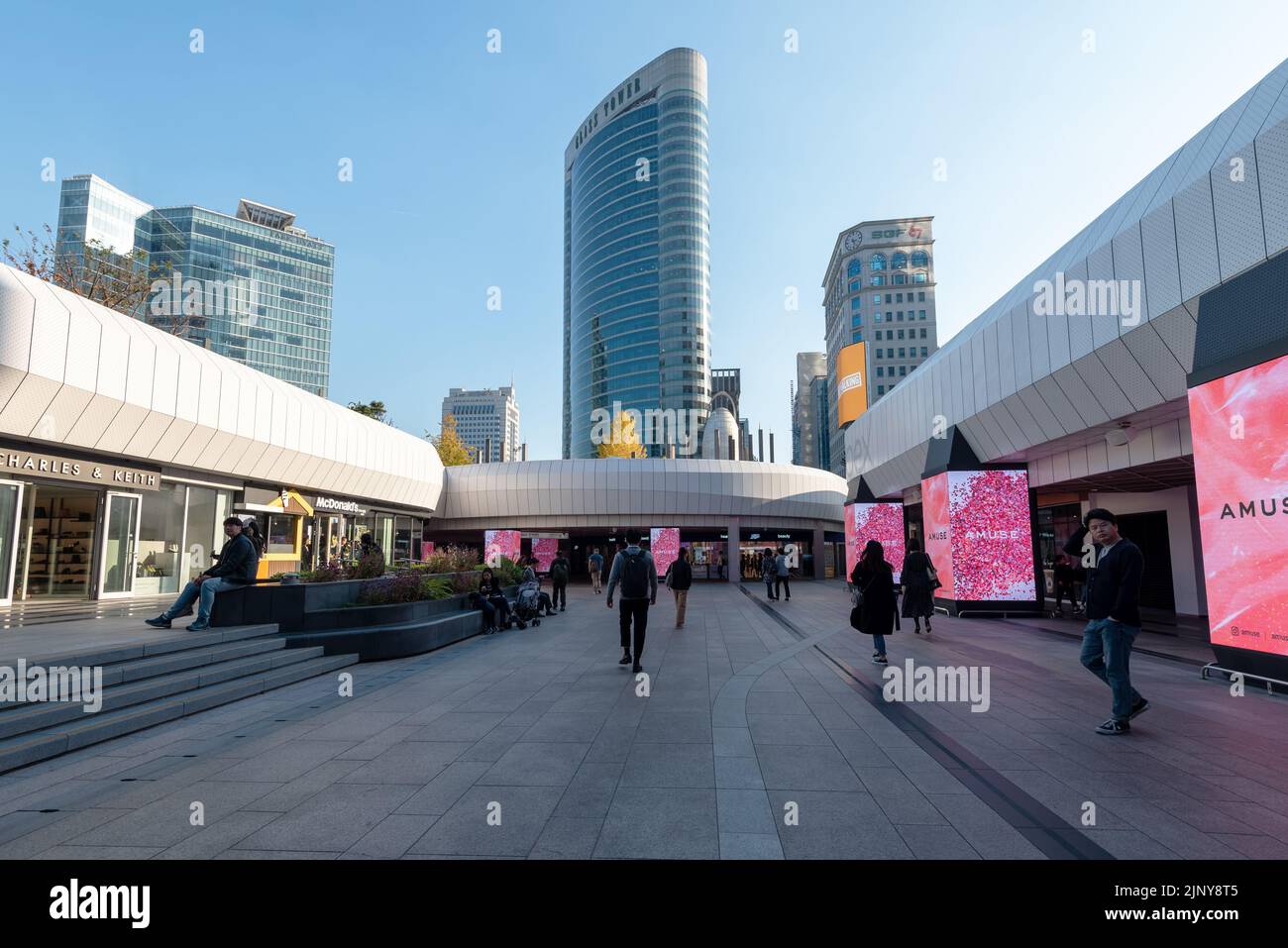 Shopping in gangnam hi-res stock photography and images - Alamy