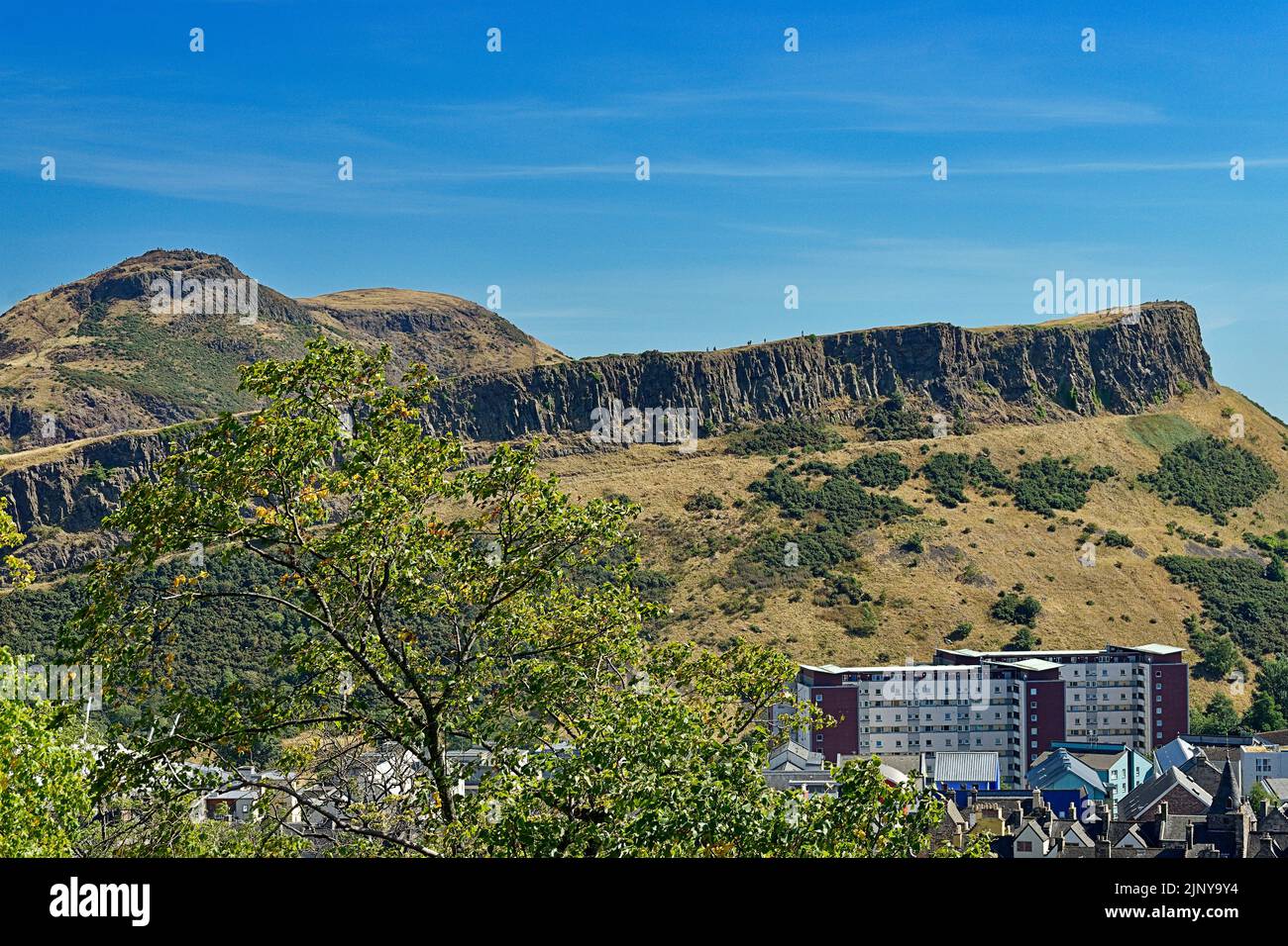 EDINBURGH CITY SCOTLAND ARTHURS SEAT AN ANCIENT VOLCANO ON A VERY HOT ...