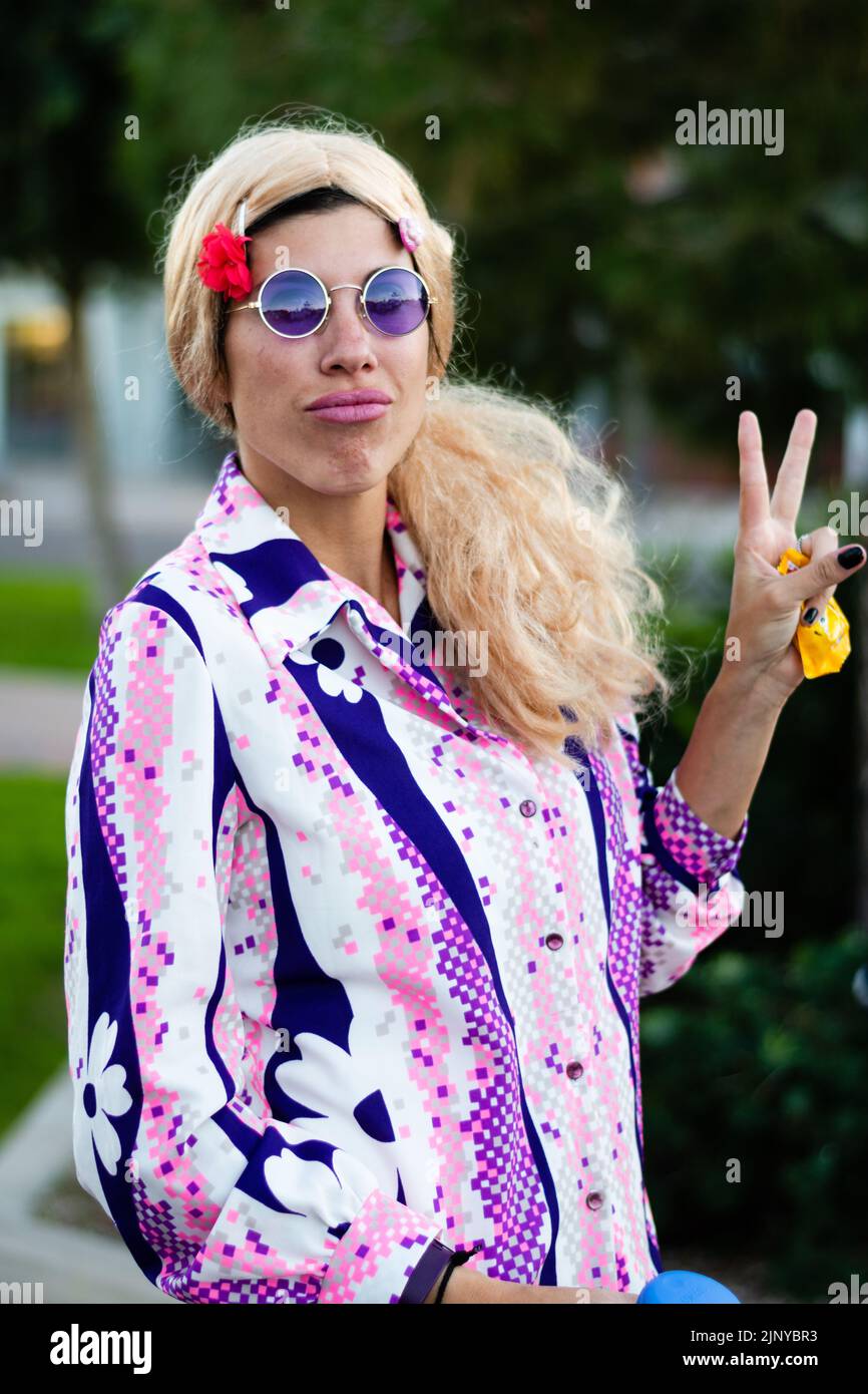 Peace sign 1960s hi-res stock photography and images - Alamy