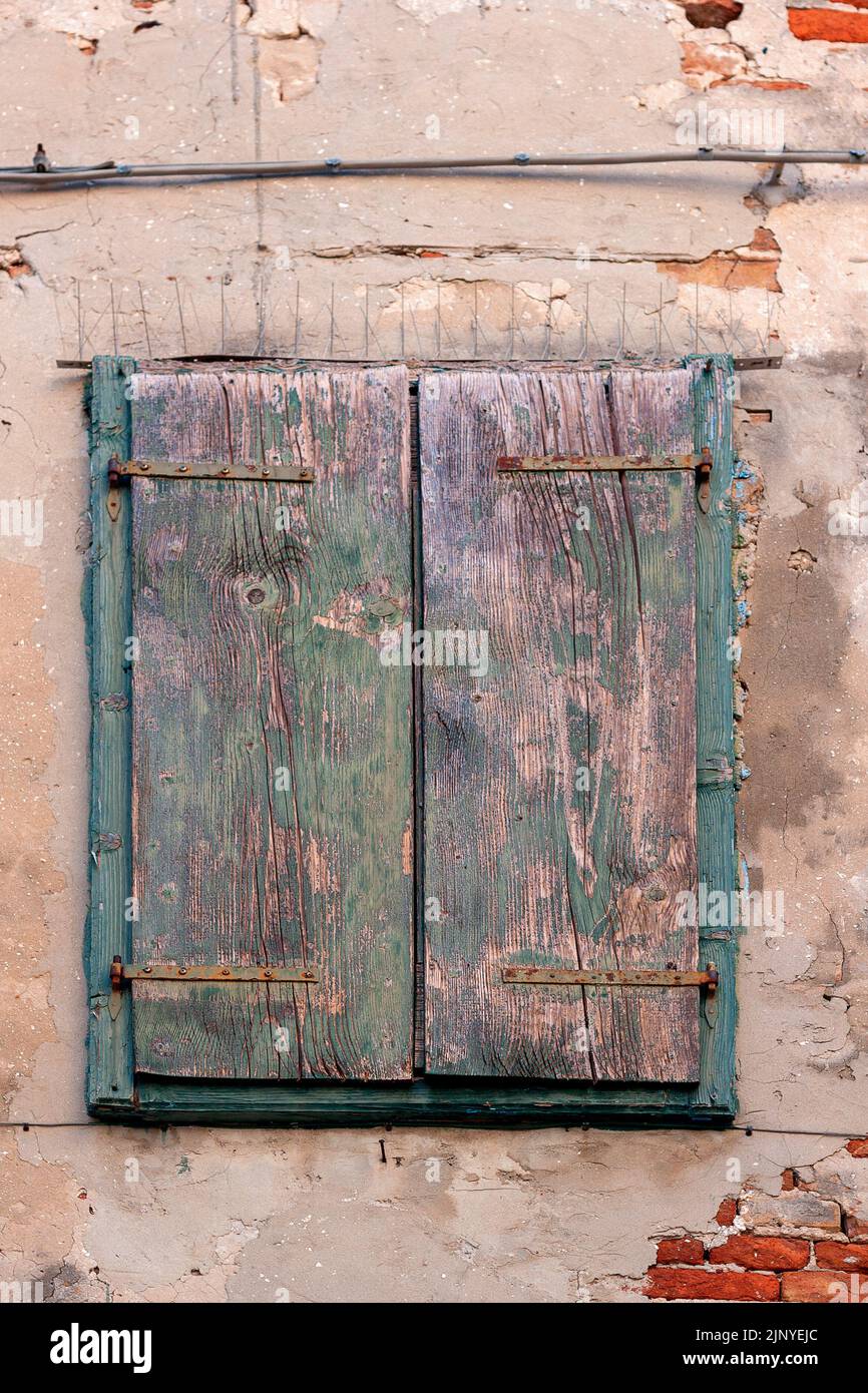 Weathered wooden window with chipped green paint Stock Photo - Alamy