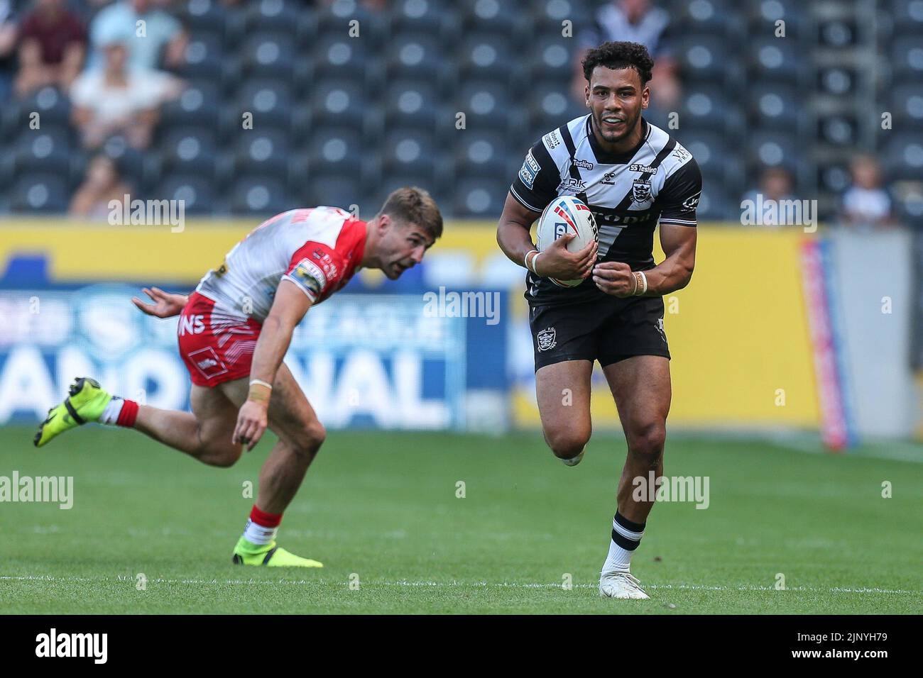Darnell McIntosh #5 of Hull FC runs up the pitch Stock Photo - Alamy