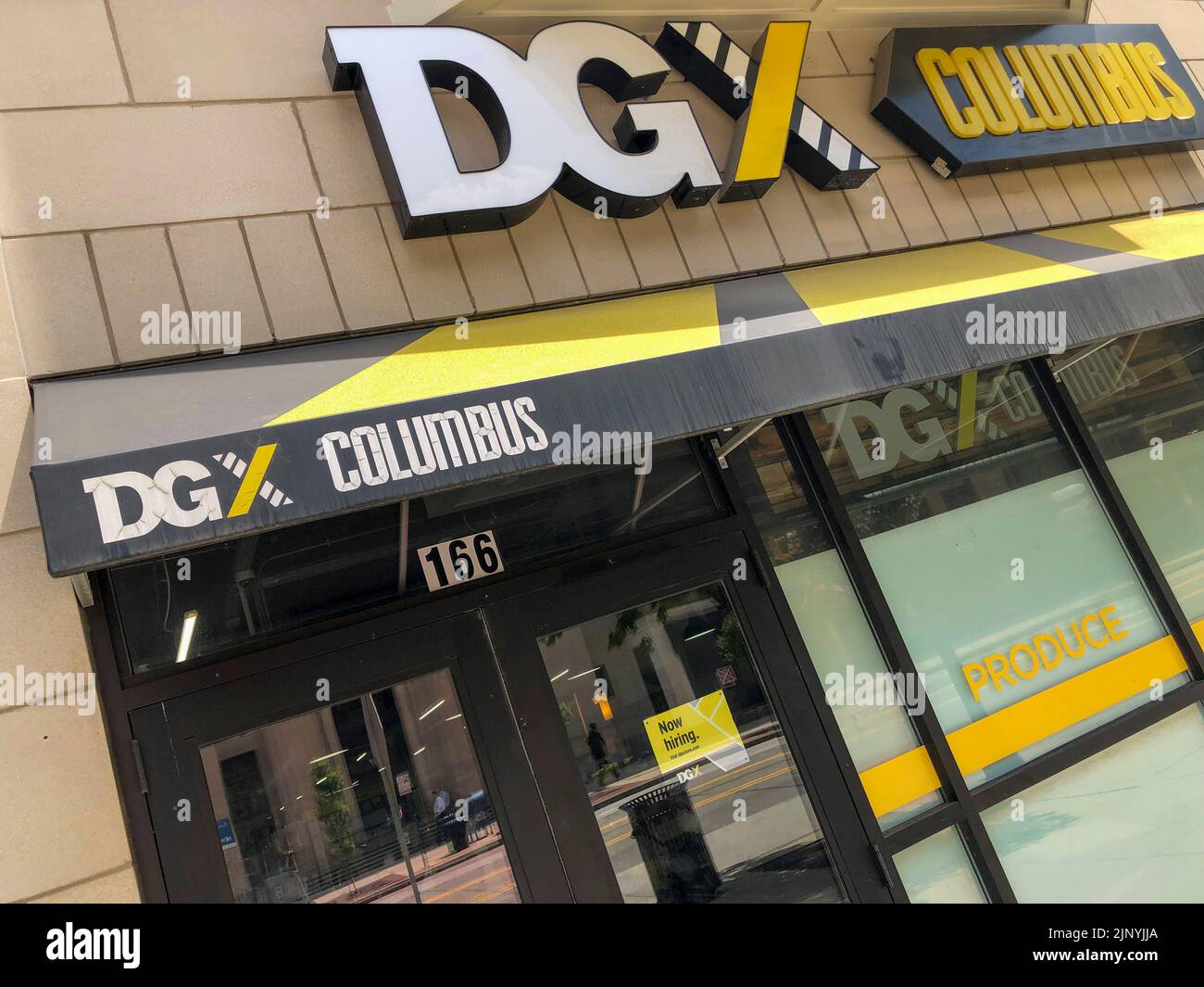 Hiring sign hi-res stock photography and images - Alamy