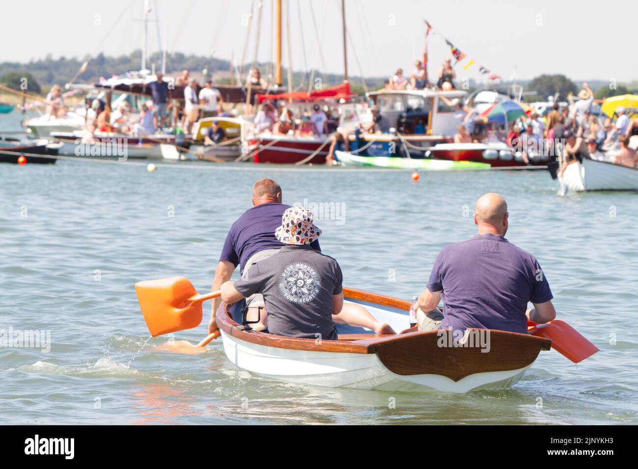 Three in a boat shovel race hi-res stock photography and images - Alamy