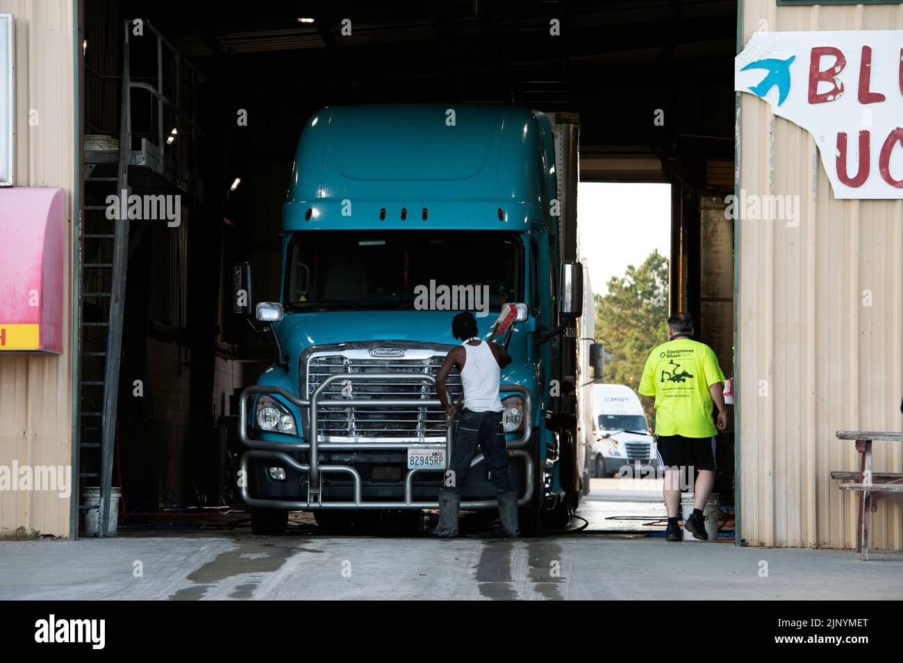 Rig wash hi-res stock photography and images - Alamy
