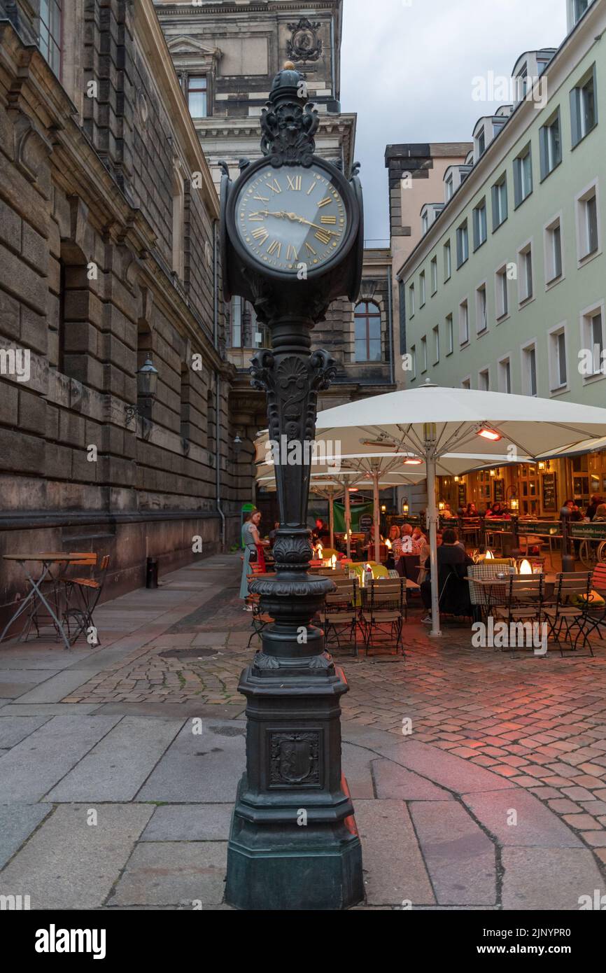 Clock in downtown city hi-res stock photography and images - Alamy