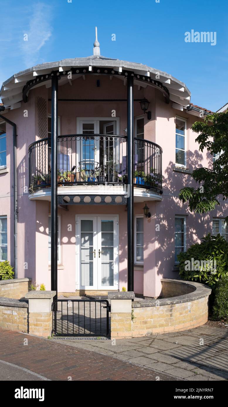 Pretty harbourside architecture hi-res stock photography and images - Alamy
