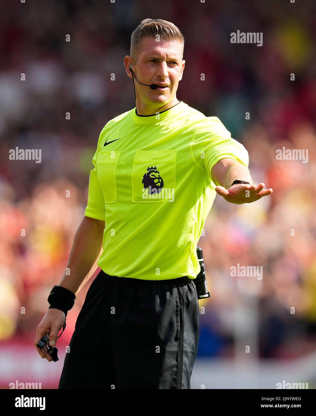 Robert jones 2022 referee hi-res stock photography and images - Alamy