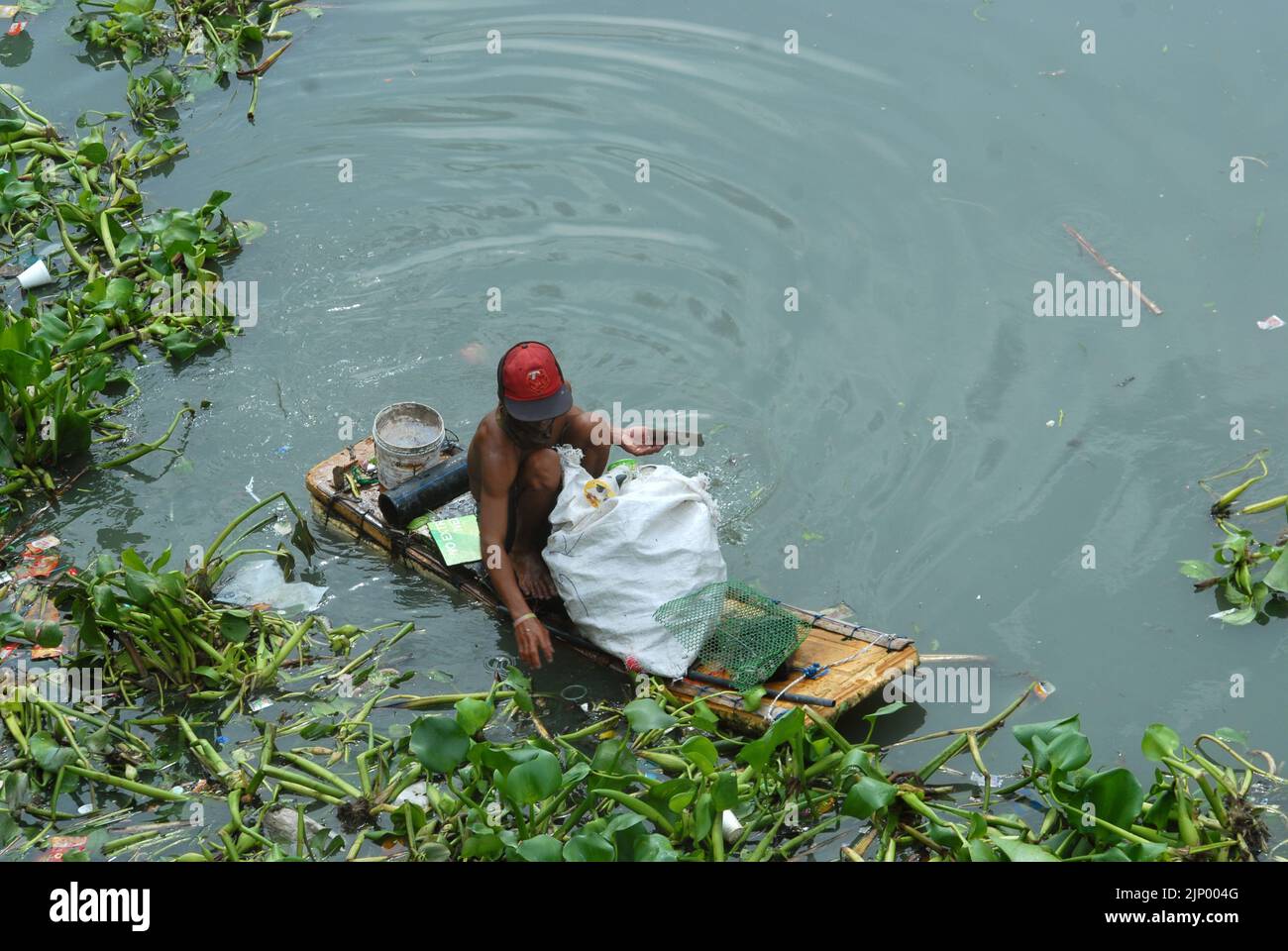 Man collecting bottles on a home made raft, Pasig River, Manila Stock ...